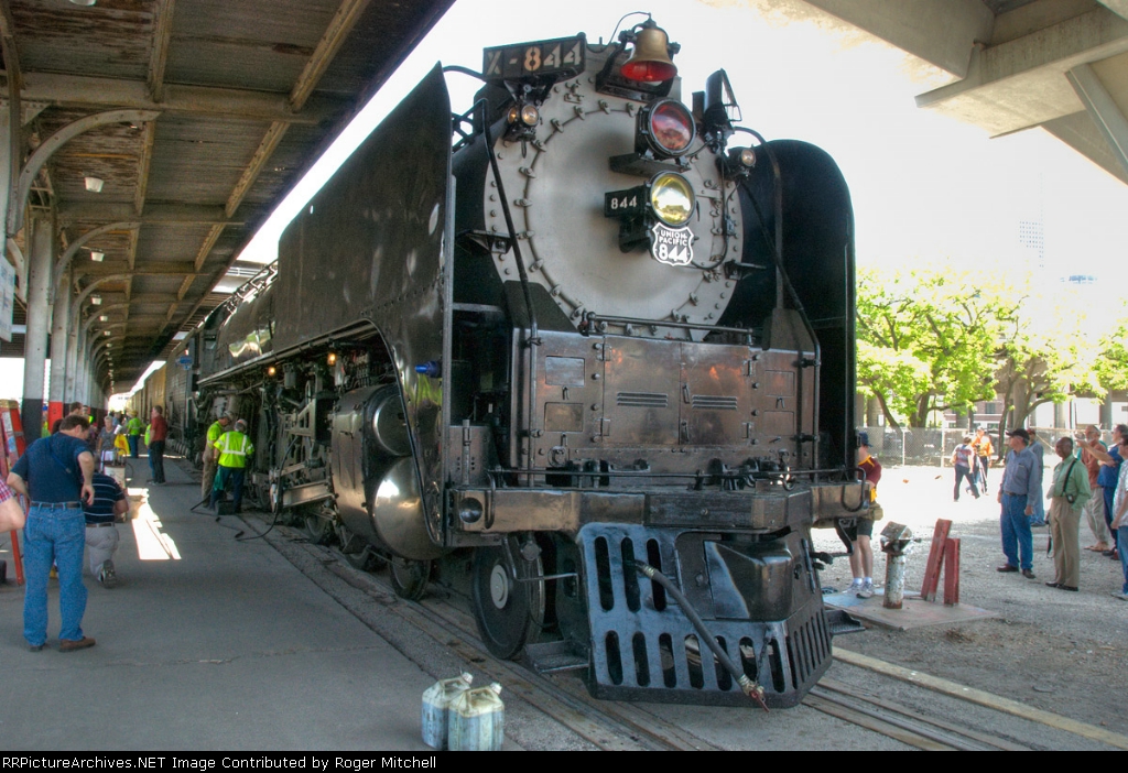 The Steam Crew works to lube up the 844 after a quick trip from Hearne, TX